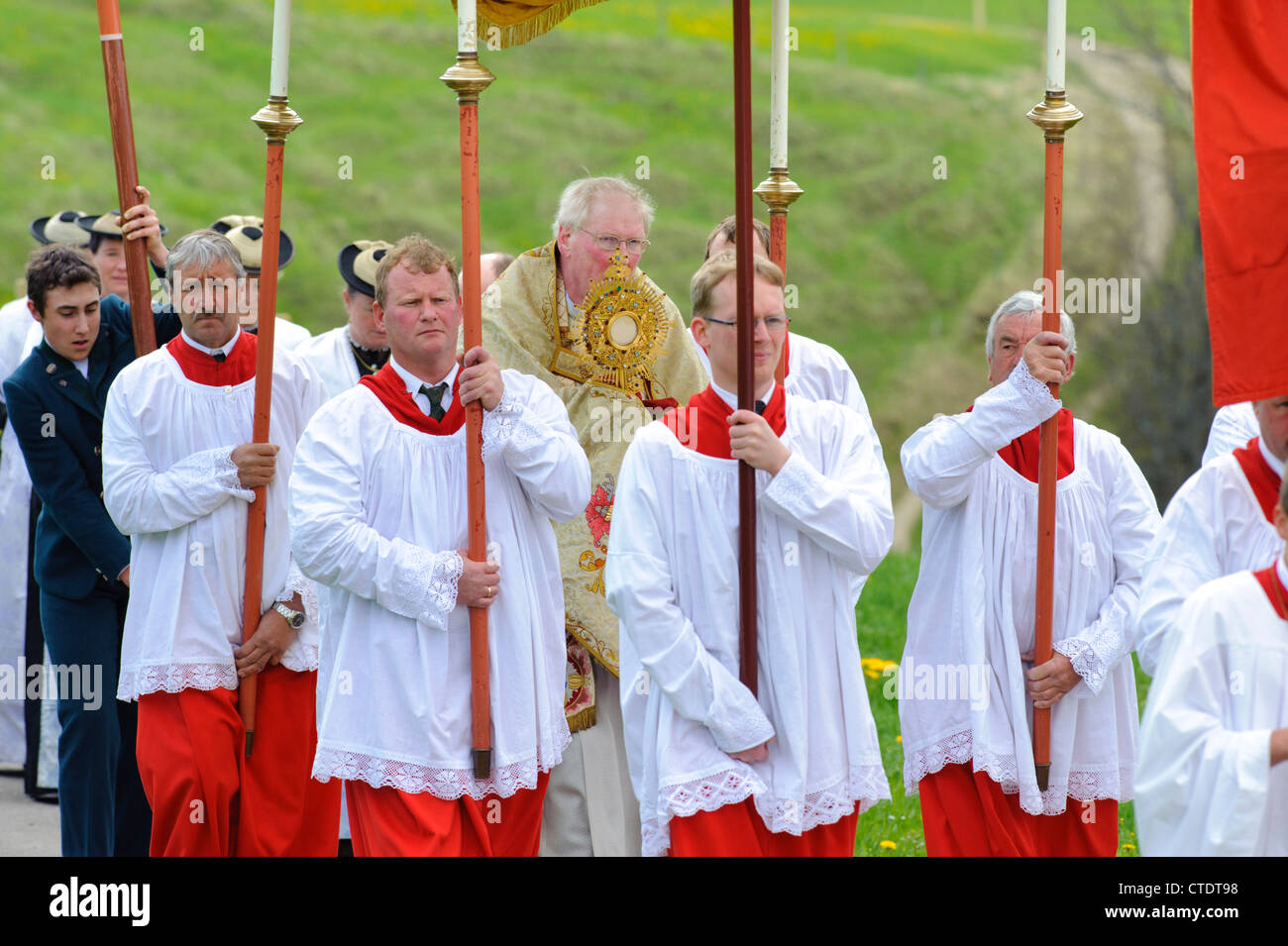 Priest europe pray hi-res stock photography and images - Alamy