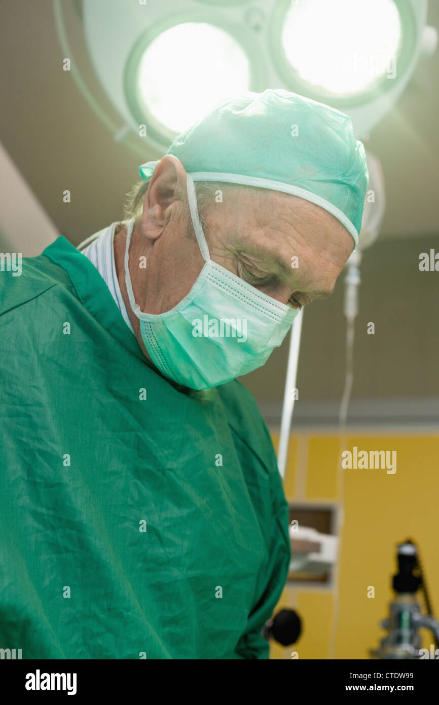 Surgical light hi-res stock photography and images - Alamy