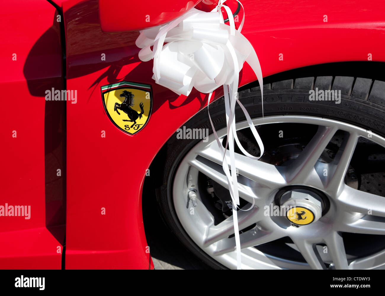 Sports car wedding hi-res stock photography and images - Alamy