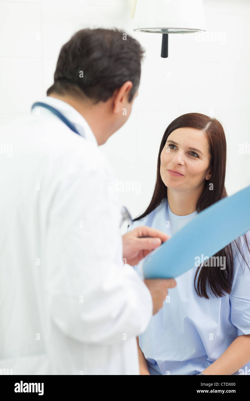 Research papers lab woman hi-res stock photography and images - Alamy