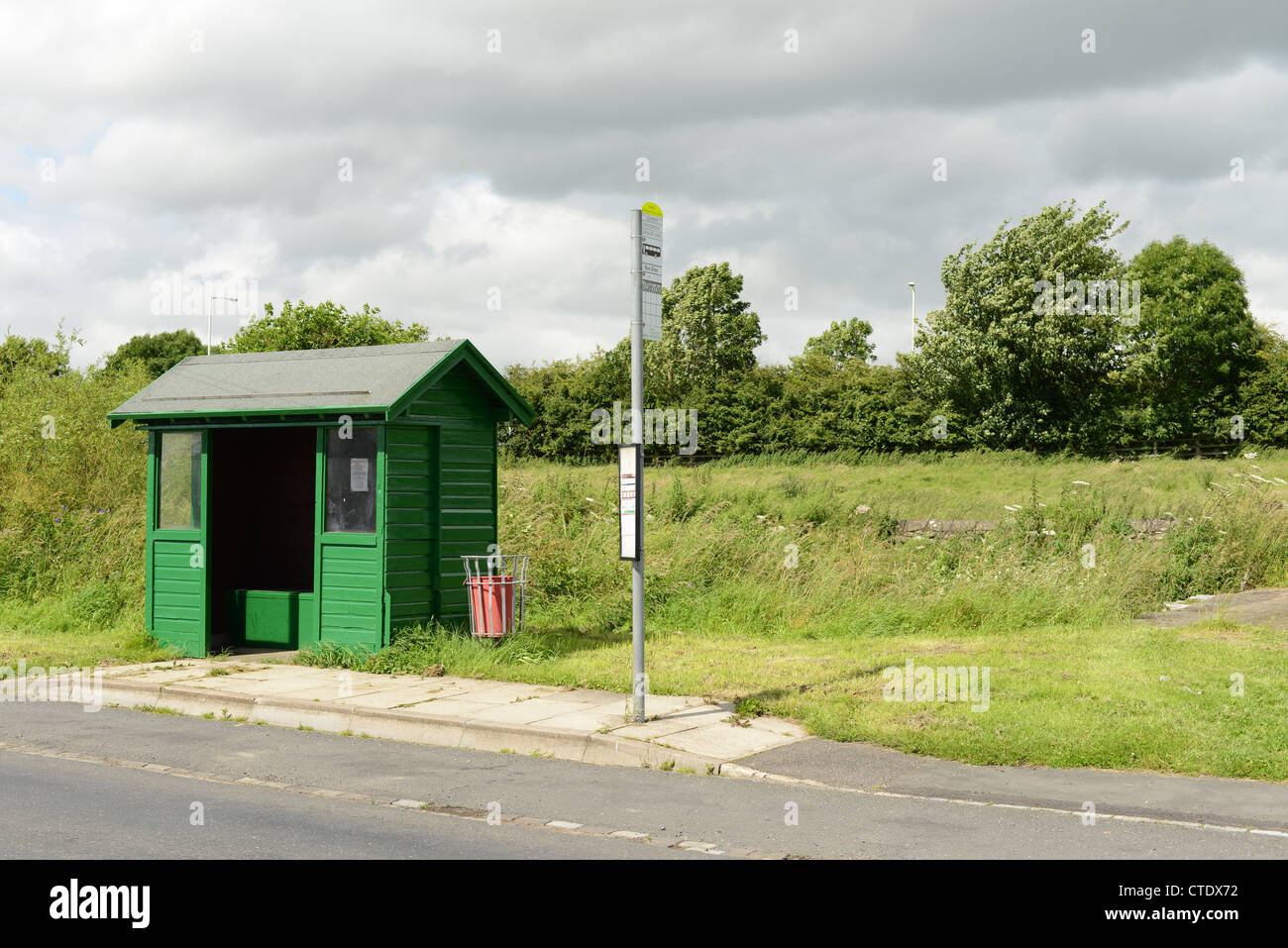 Rural bus stop hi-res stock photography and images - Alamy