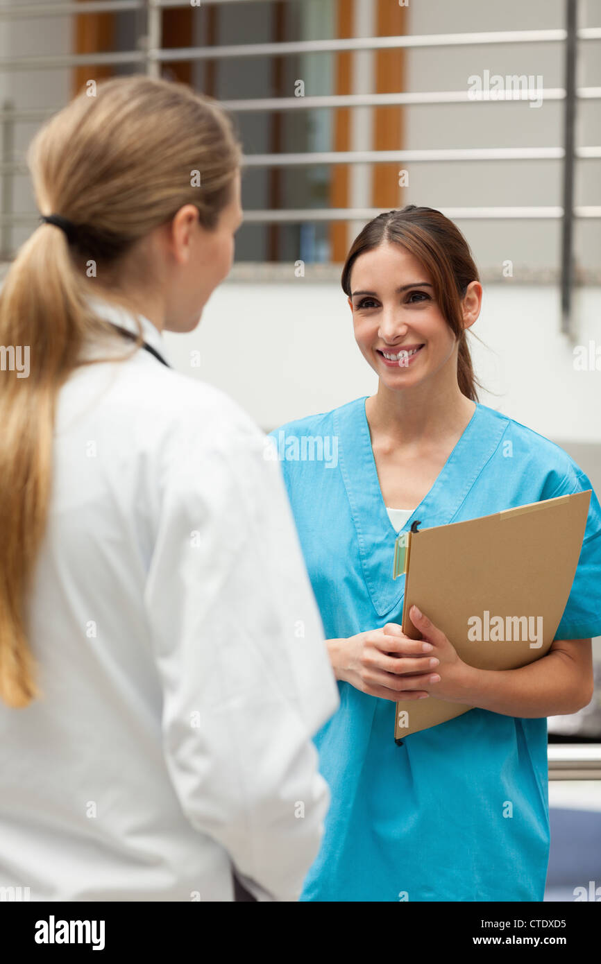 Nurses talking desk hi-res stock photography and images - Alamy
