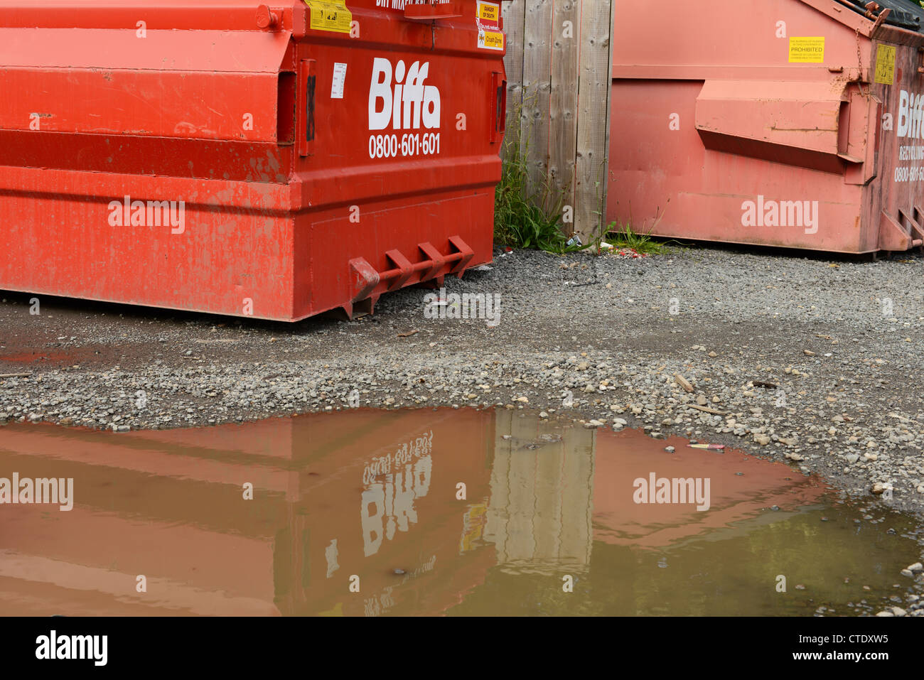 Industrial skips hi-res stock photography and images - Alamy