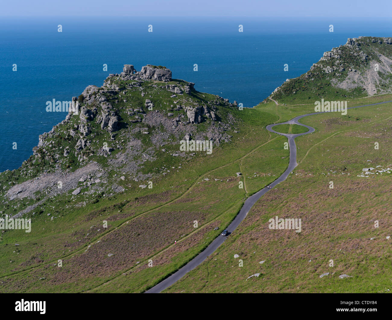 dh The Valley of Rocks LYNTON DEVONSHIRE DEVON ENGLAND UK Car exmoor ...