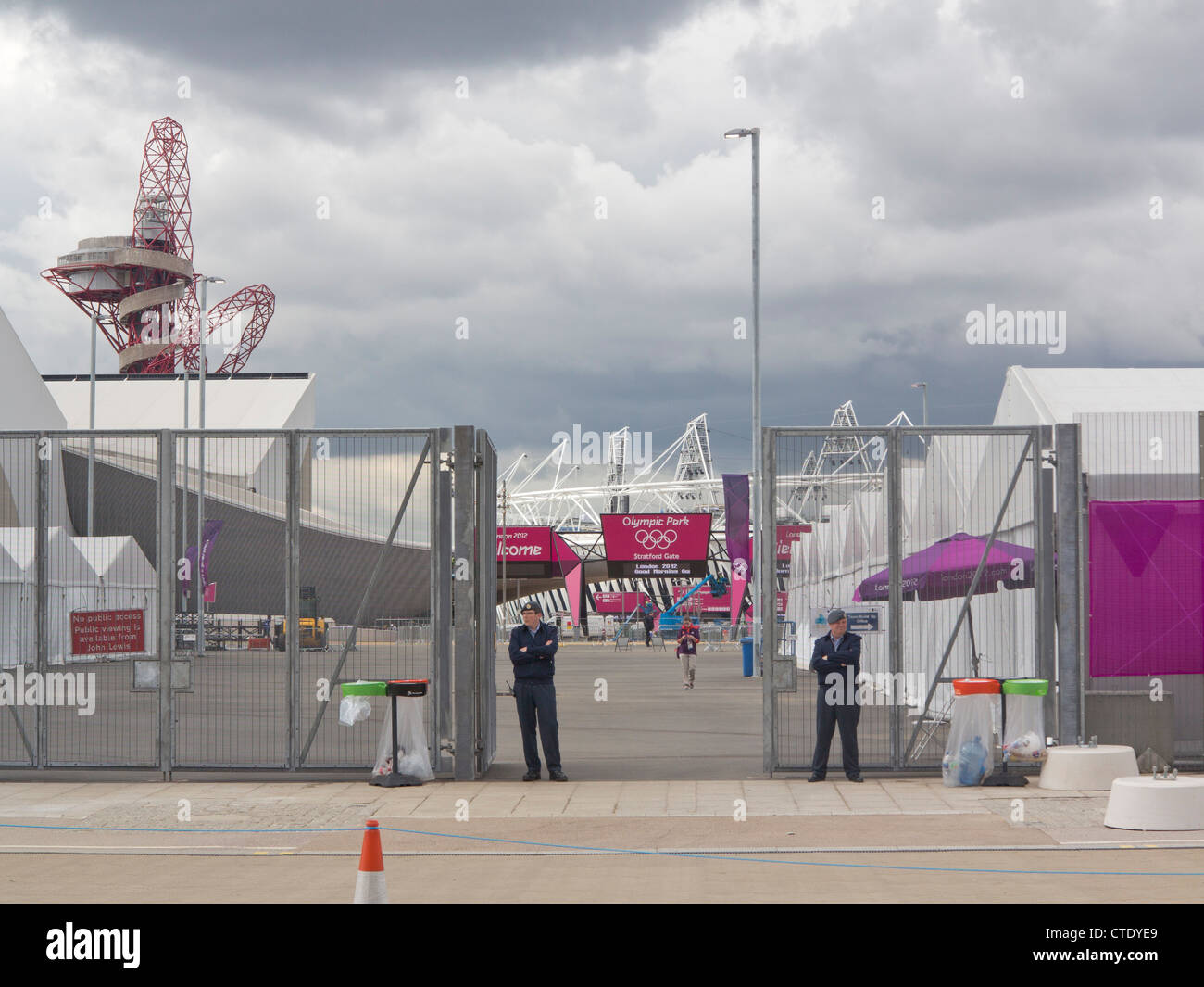 British Army soldiers working as security guards at the London 2012 ...