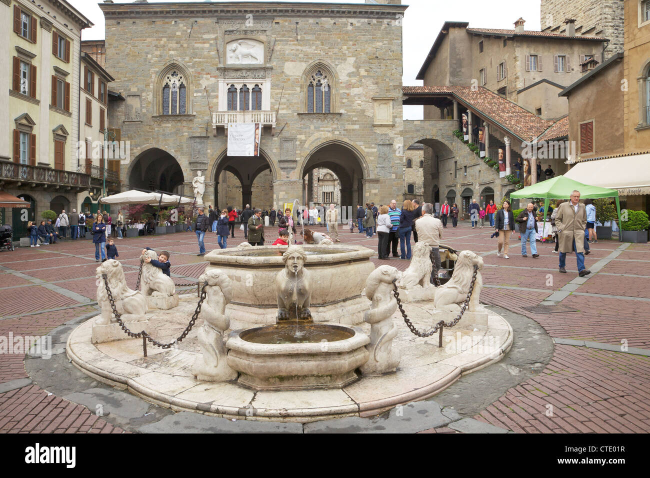 Contarini fountain, 1780, Piazza Vecchia, upper city, Bergamo, Lombardy ...
