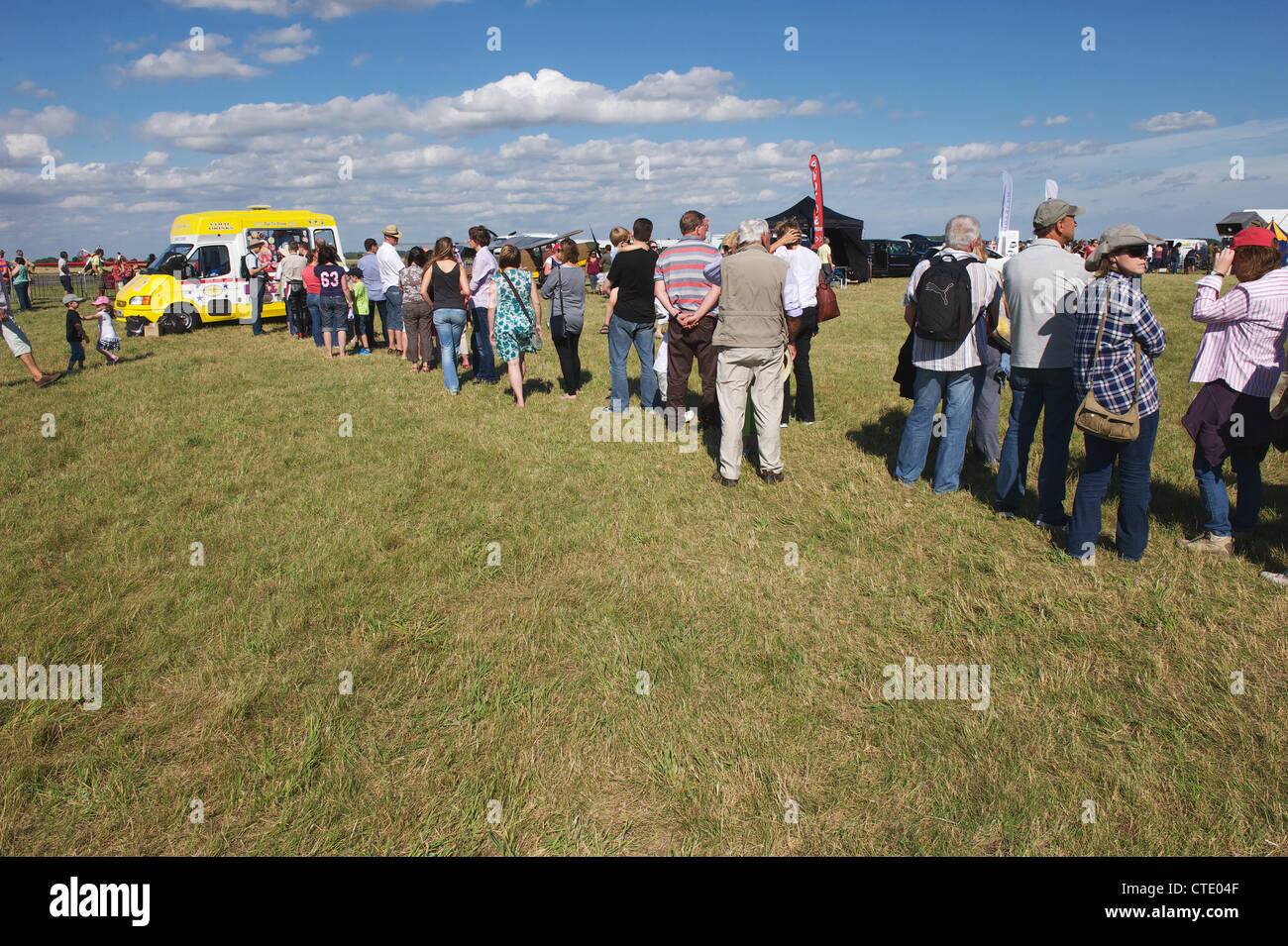 Queueing for ice cream hi-res stock photography and images - Alamy
