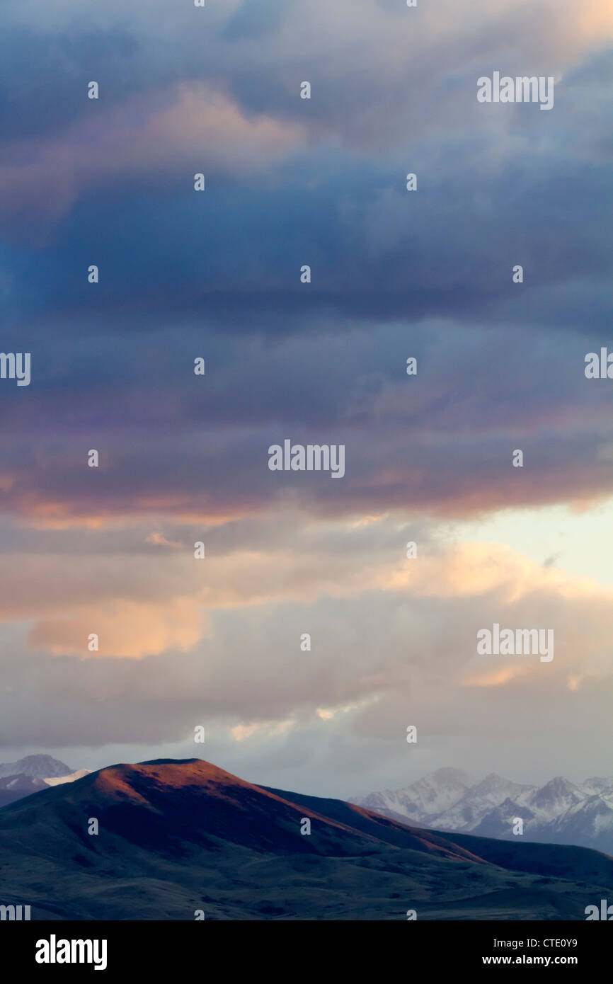 Dark cloud mountains hi-res stock photography and images - Alamy