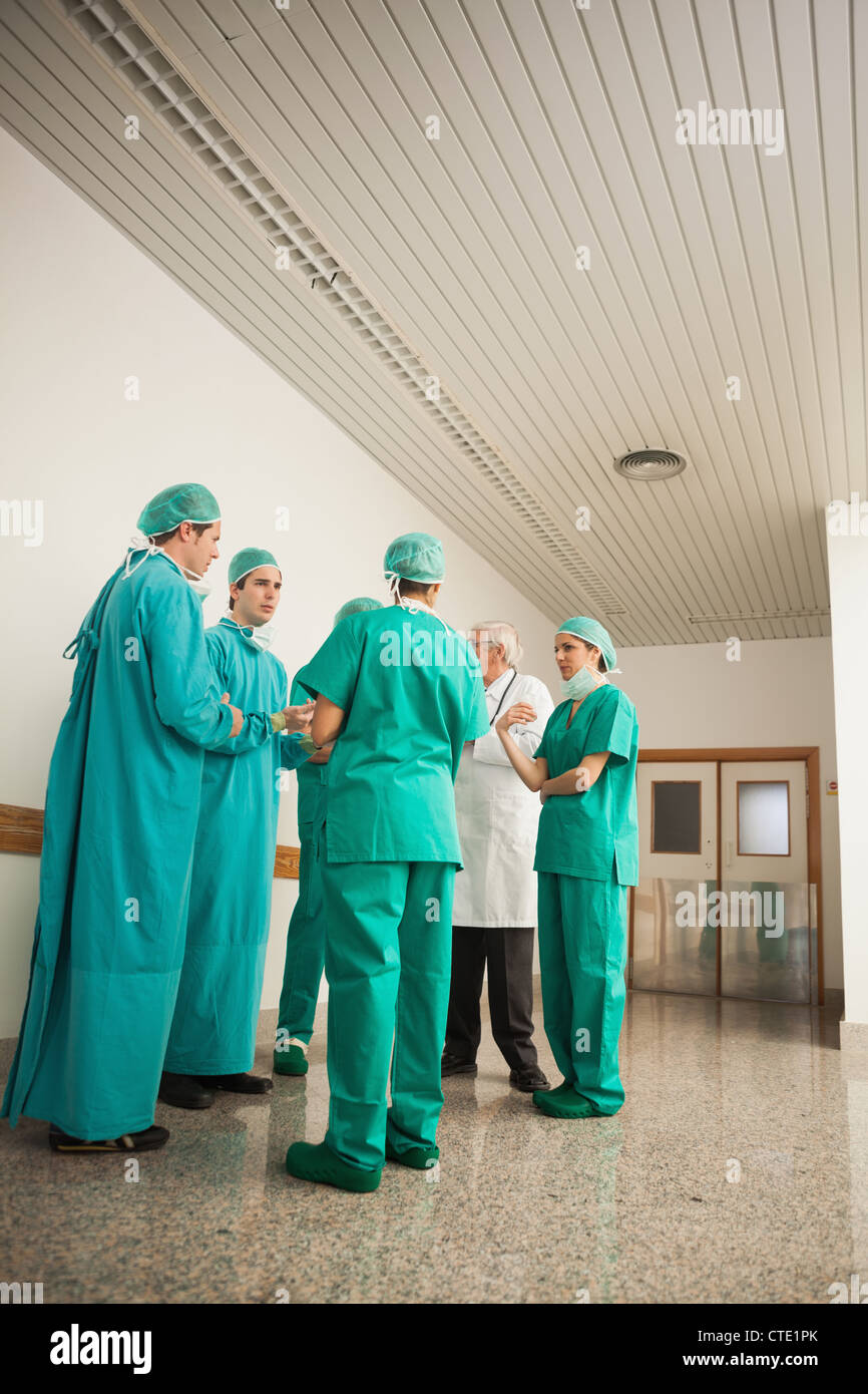 Surgery team speaking to each other Stock Photo - Alamy