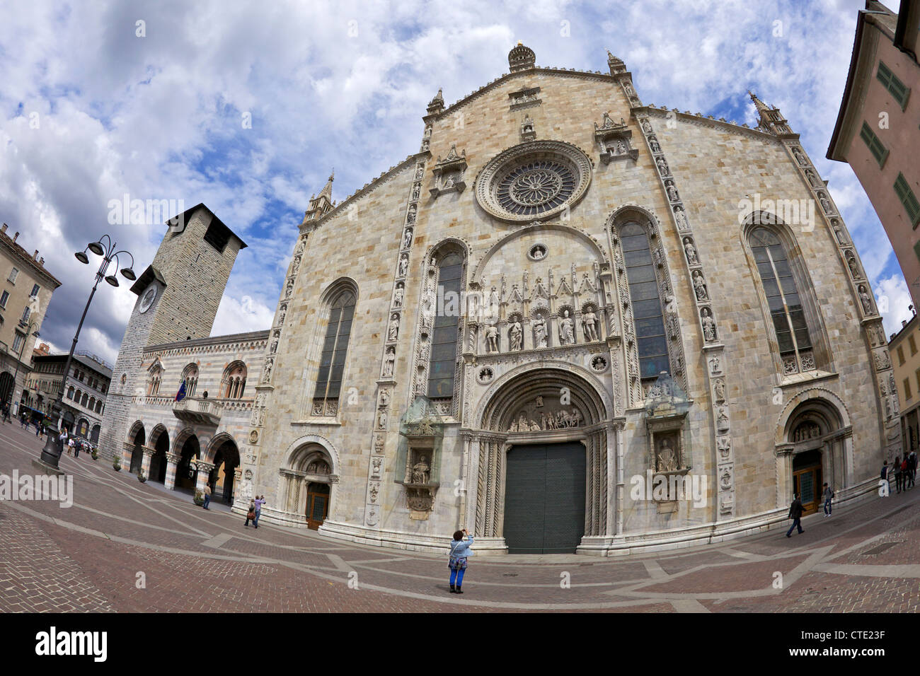 Duomo como hi-res stock photography and images - Alamy