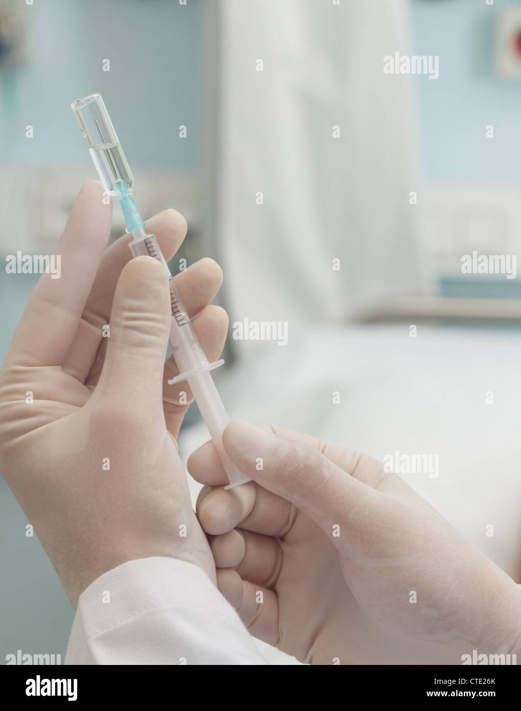 Close up of doctor preparing a syringe Stock Photo - Alamy