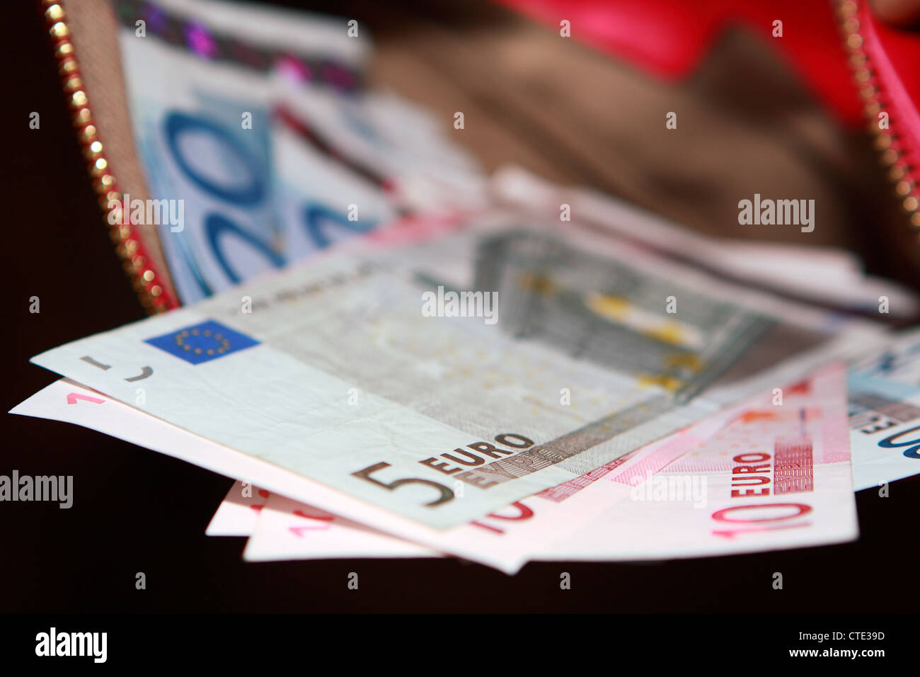 euro notes in a lady's pink purse Stock Photo - Alamy