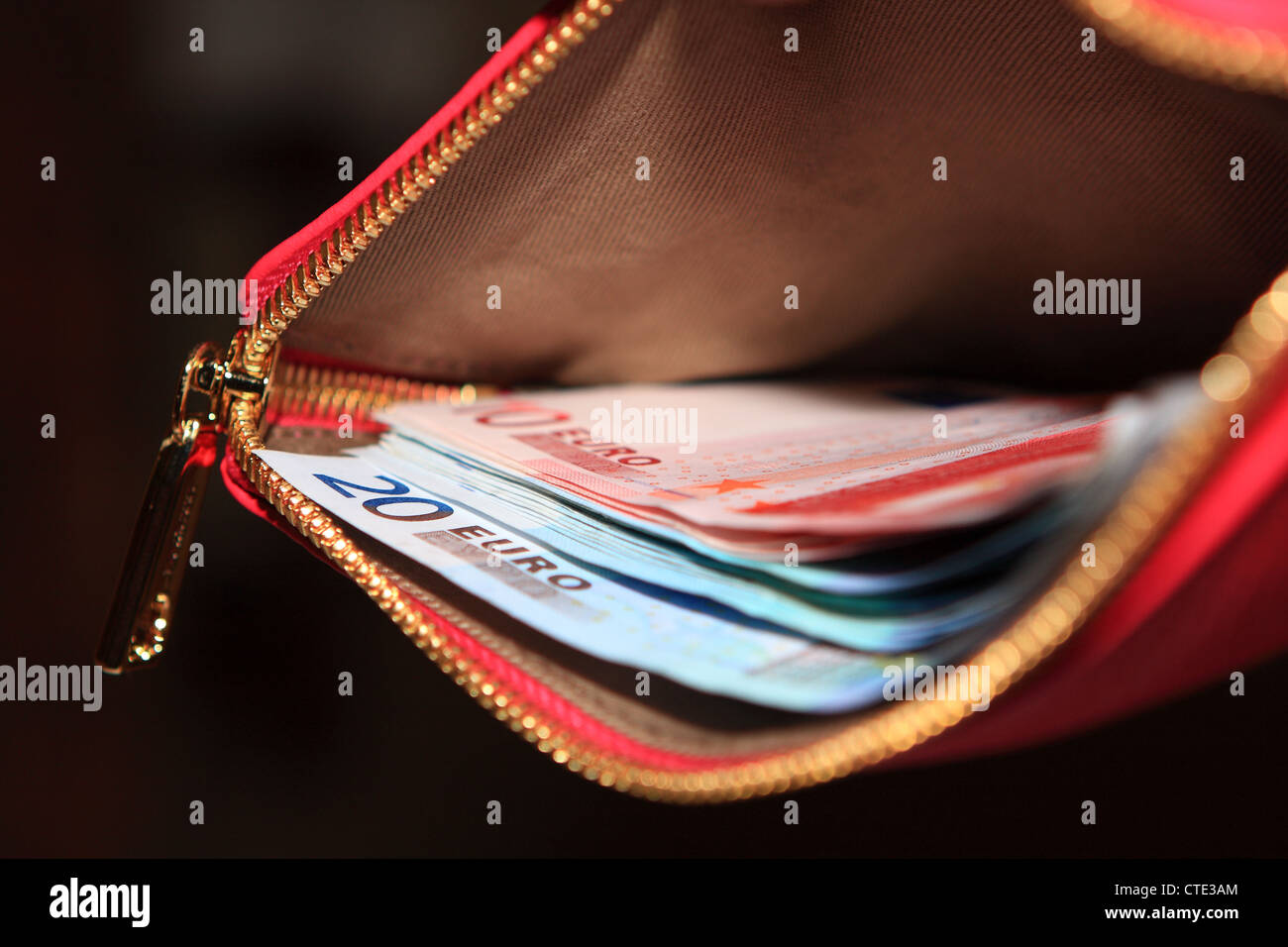 10 euro notes purse hi-res stock photography and images - Alamy