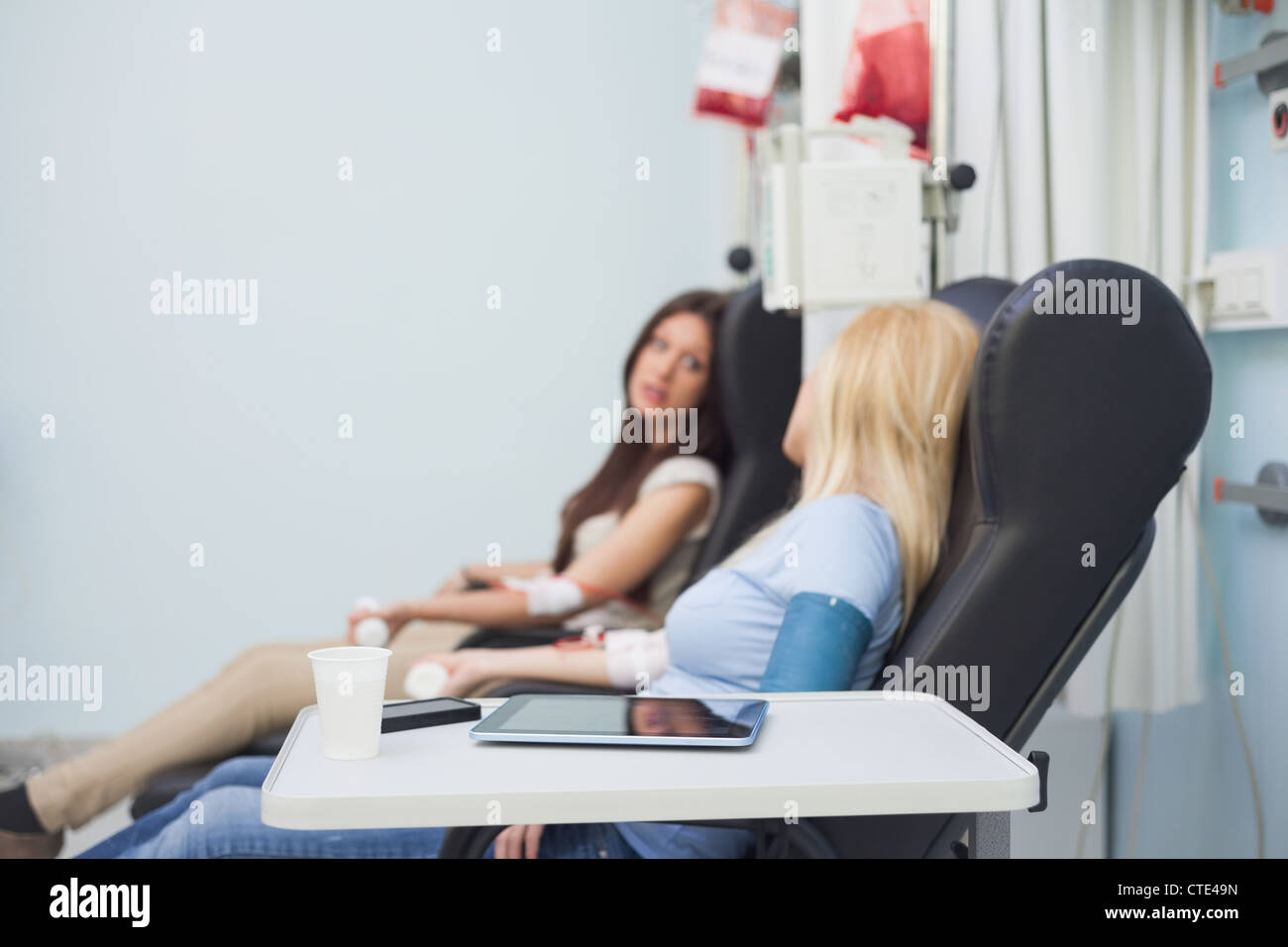 Two patients hospital hi-res stock photography and images - Alamy