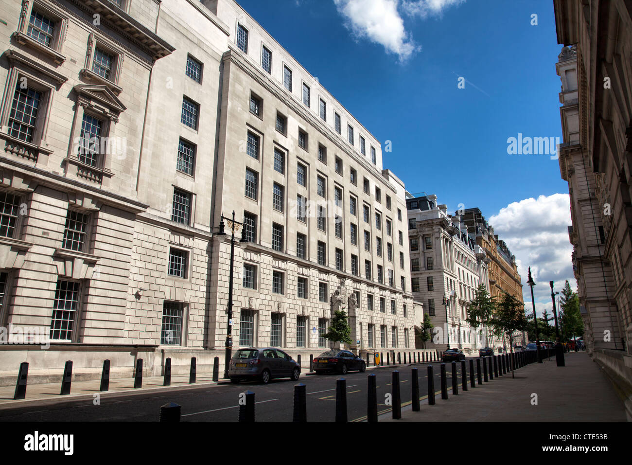 Whitehall place london hi-res stock photography and images - Alamy
