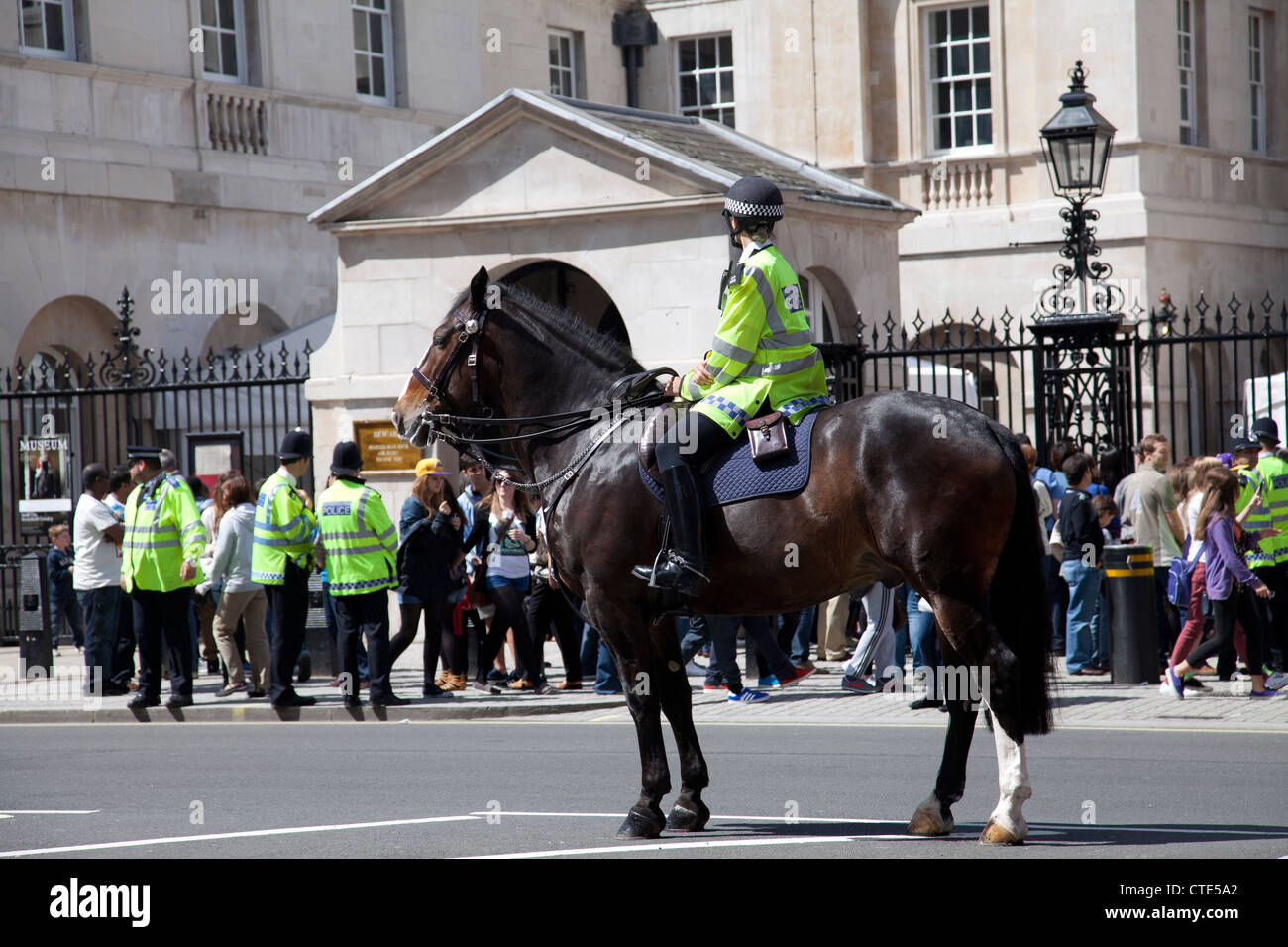 Police woman on police horse hi-res stock photography and images - Alamy