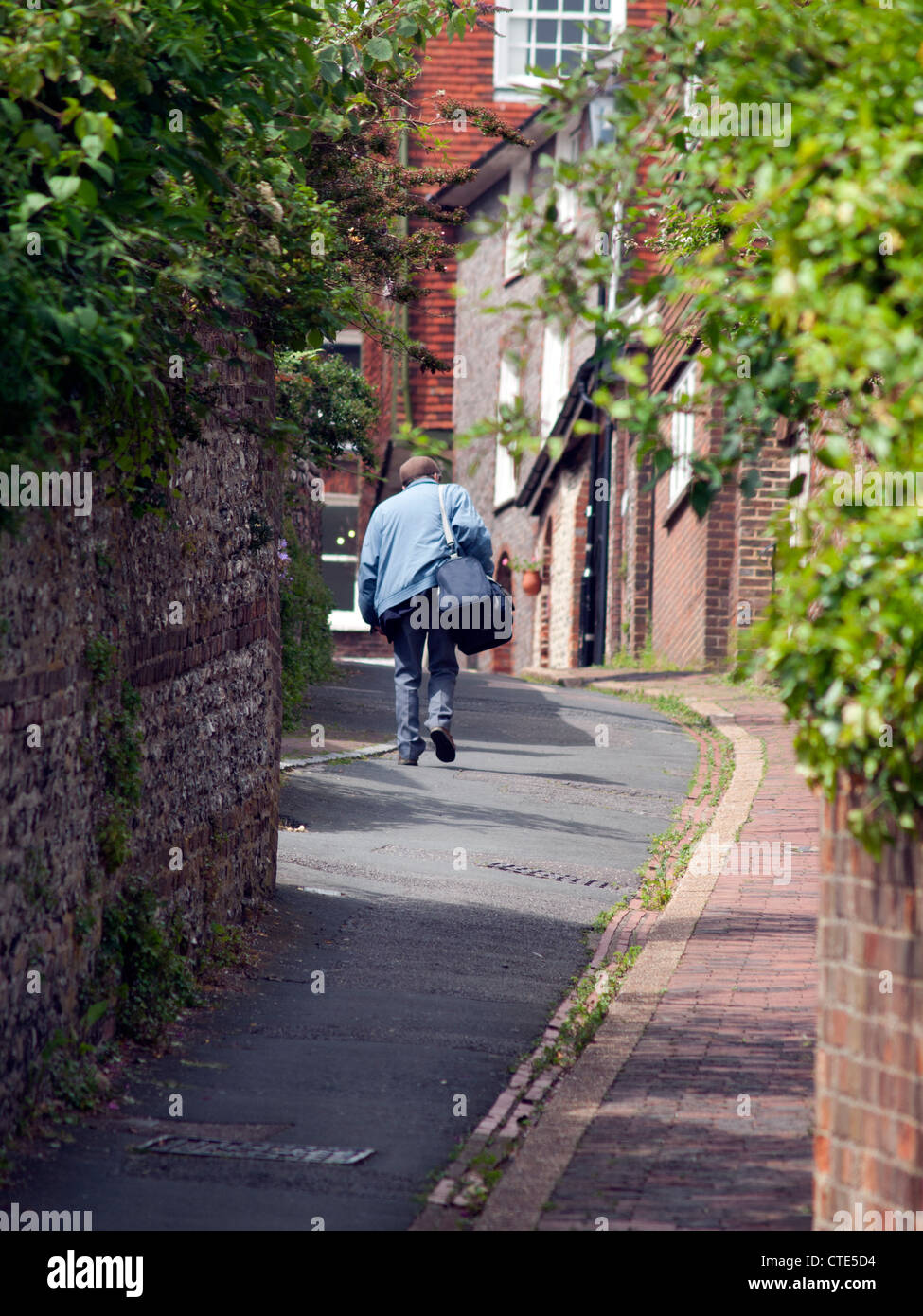 Walking up a steep hill in Lewes,East Sussex Stock Photo - Alamy