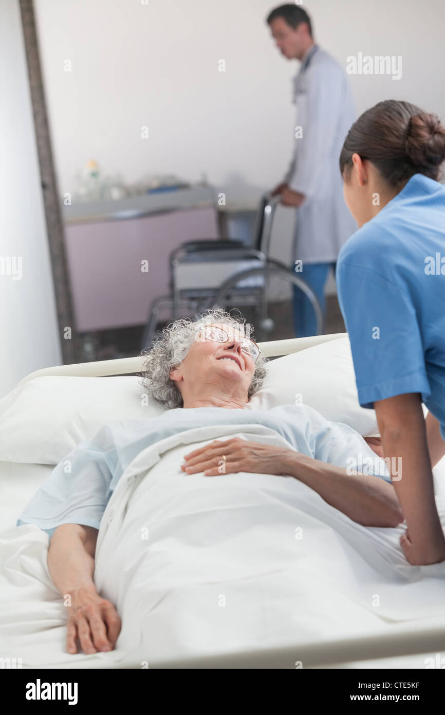 Elderly hospital hi-res stock photography and images - Alamy