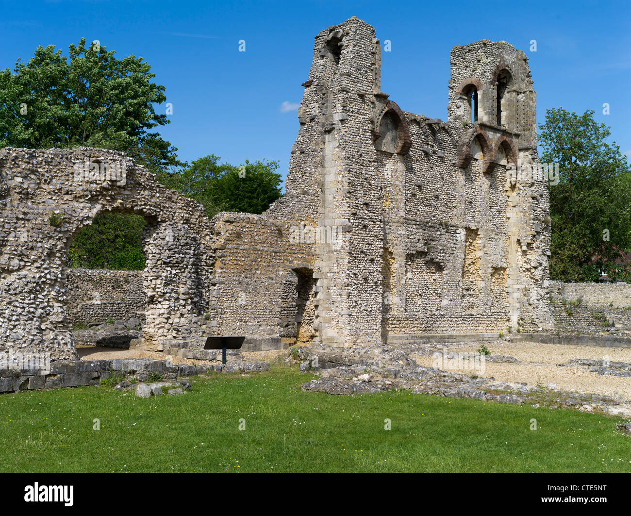 Ruins of winchester palace hi-res stock photography and images - Alamy