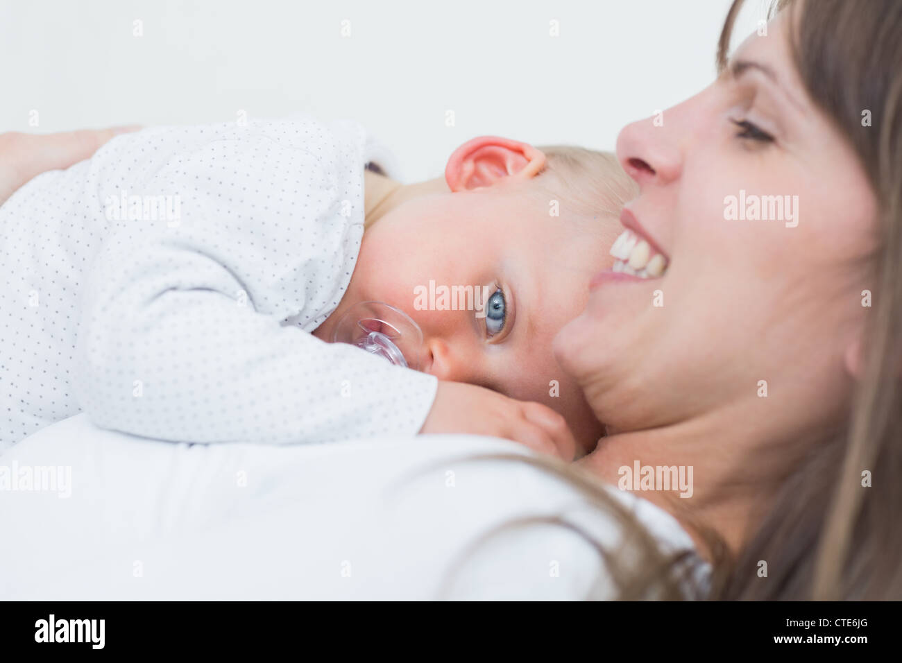 Baby lying on the chest of his mother Stock Photo - Alamy