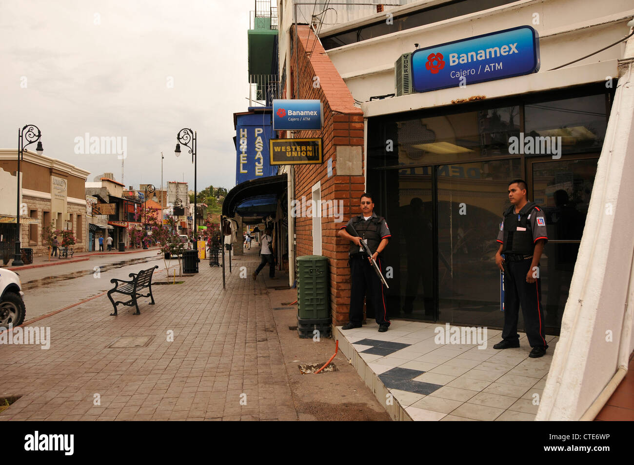 Mexican security guards hi-res stock photography and images - Alamy