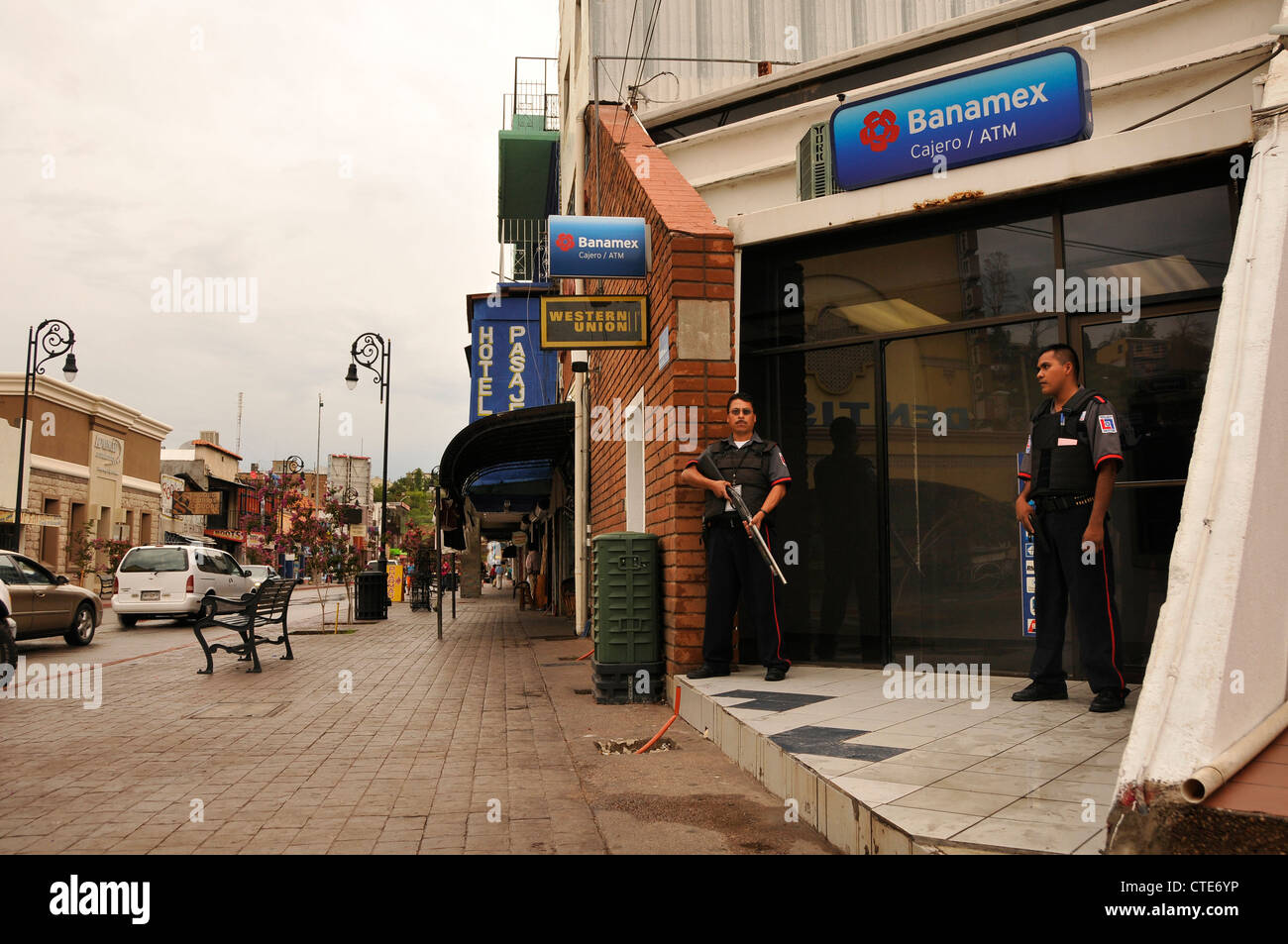 Mexican security guards hi-res stock photography and images - Alamy