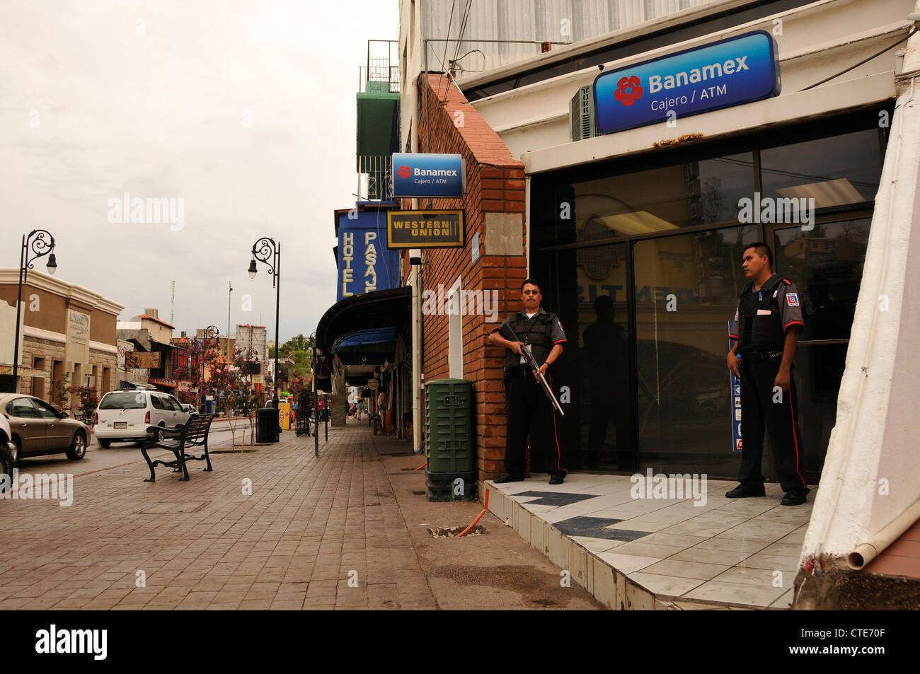 Mexican security guards hi-res stock photography and images - Alamy