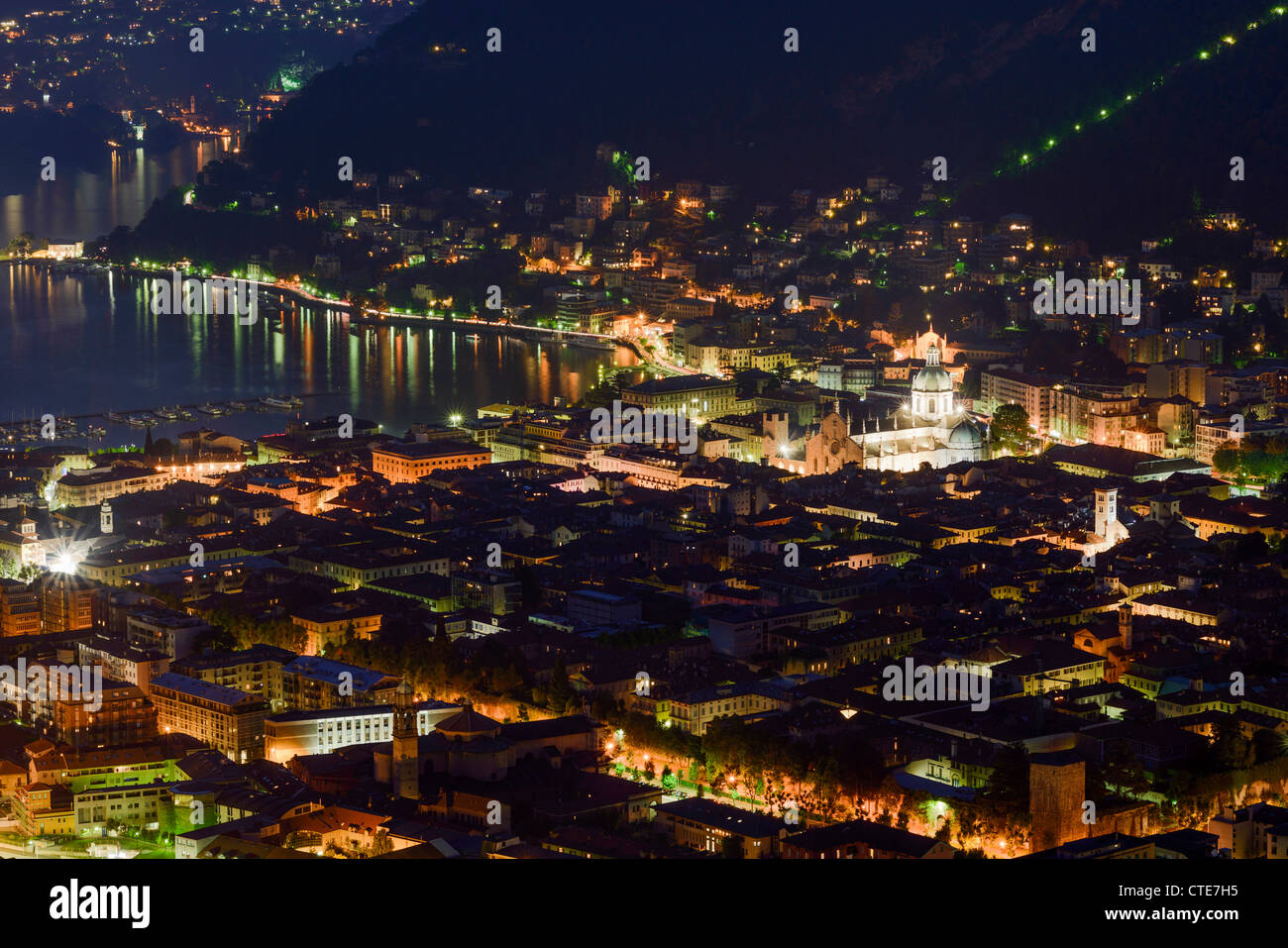 Buildings lake como night hi-res stock photography and images - Alamy