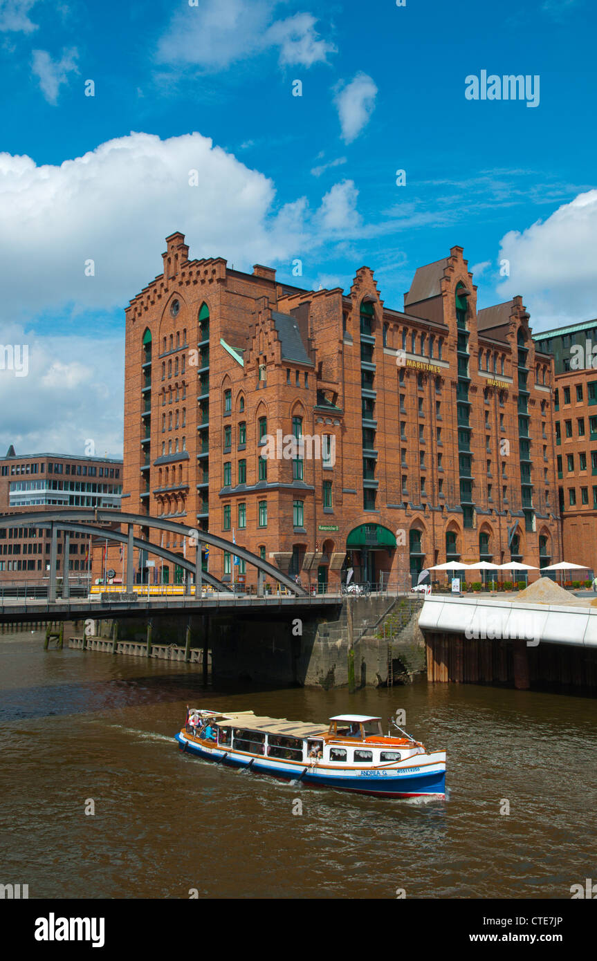 Hosue boats hi-res stock photography and images - Alamy