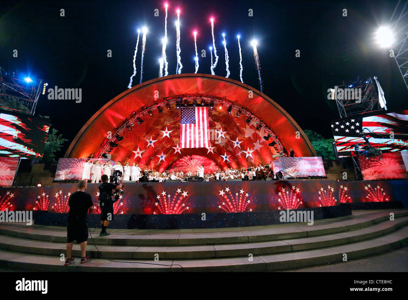 Pops orchestra independence day concert hi-res stock photography and ...