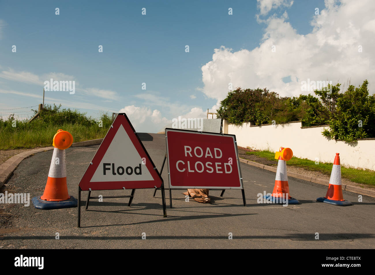 Flood warning road signs hi-res stock photography and images - Alamy