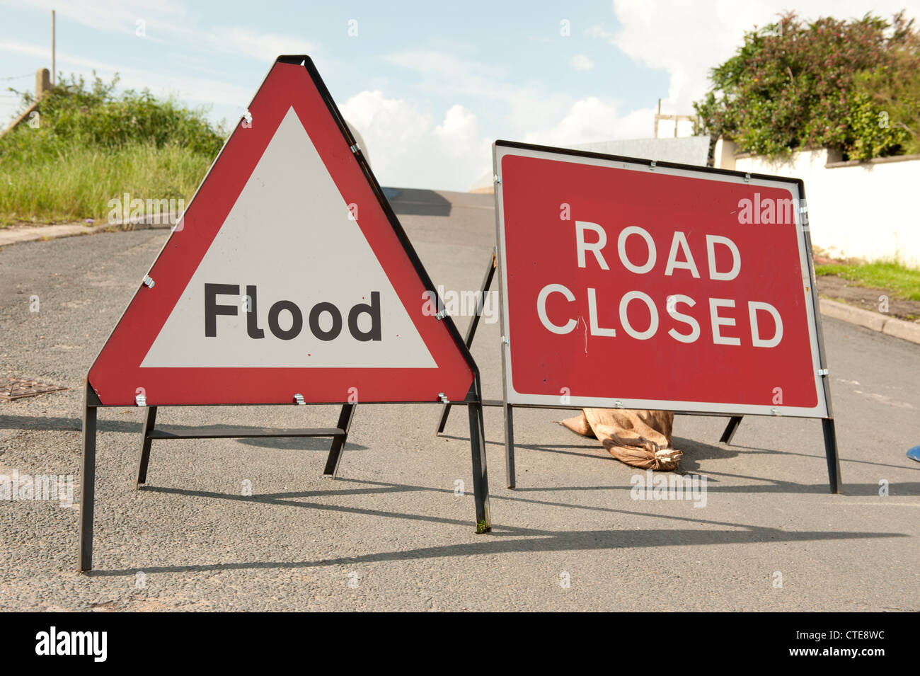 Flood warning hi-res stock photography and images - Alamy