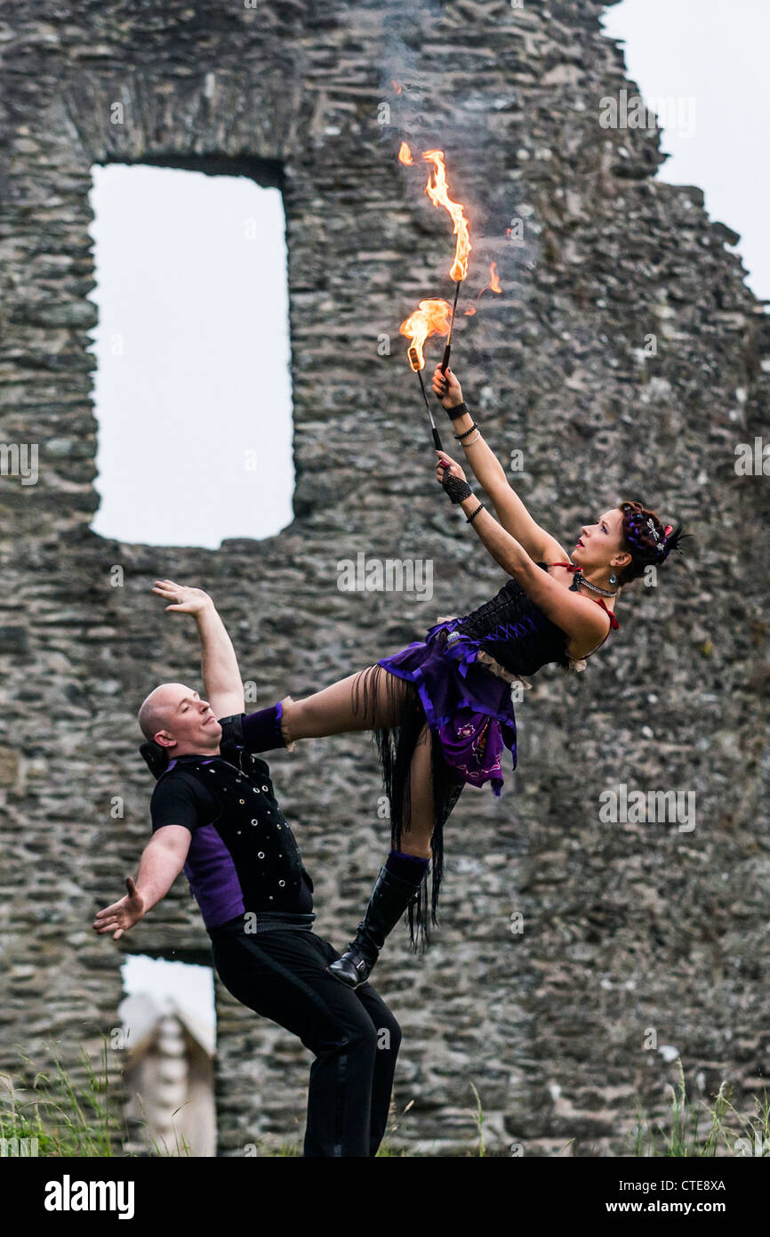 Acrobatic circus performer girl hi-res stock photography and images - Alamy