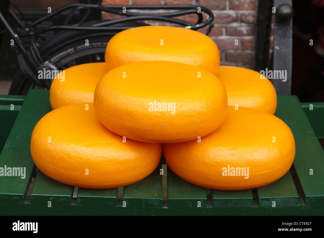 Gouda cheese wheel hi-res stock photography and images - Alamy