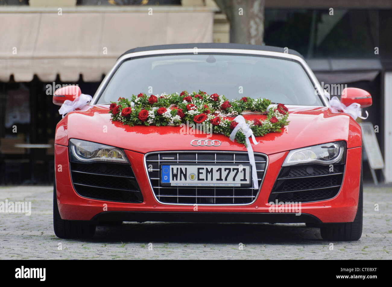 Red Audi R8 Quattro V10 Convertible Wedding Car Luxury Roadster Vehicle ...
