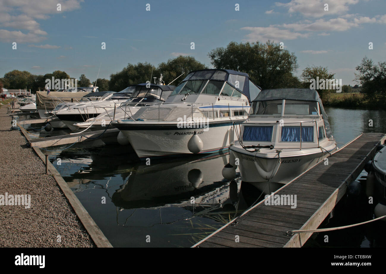 Benson waterfront riverside park hi-res stock photography and images ...