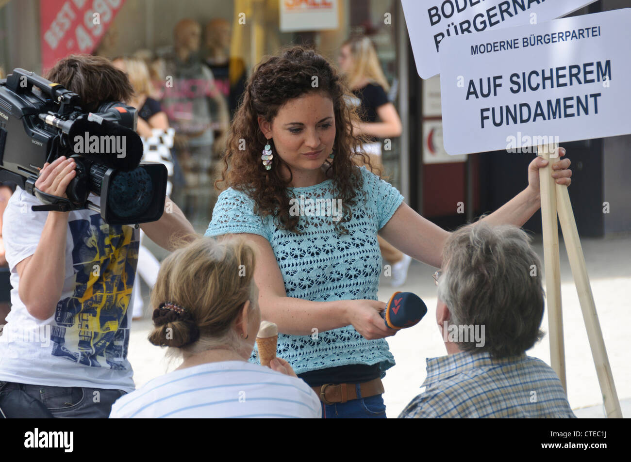 Female Reporter Germany High Resolution Stock Photography and Images ...