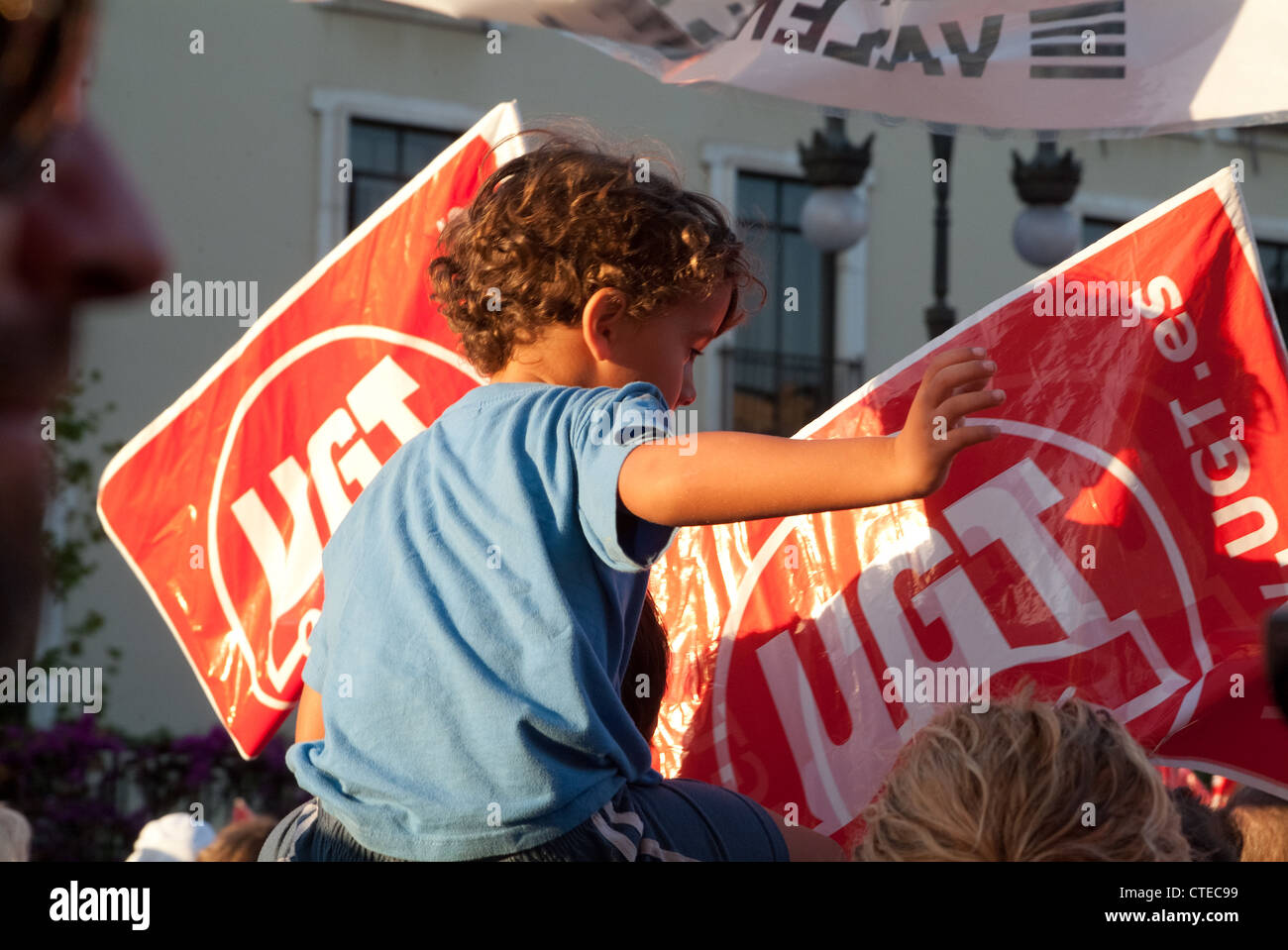 Spanish workers are protesting the cuts in social and economic ...