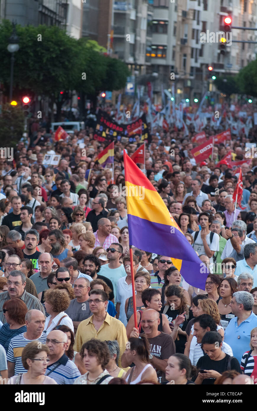 Spanish workers are protesting the cuts in social and economic ...