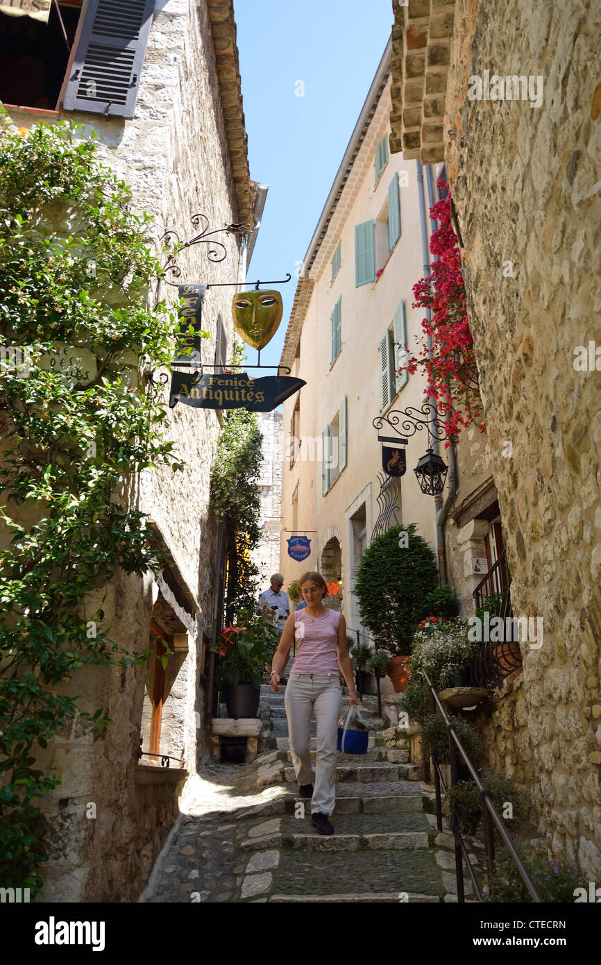 Street scene, Saint-Paul de Vence, Côte d'Azur, Alpes-Maritimes ...