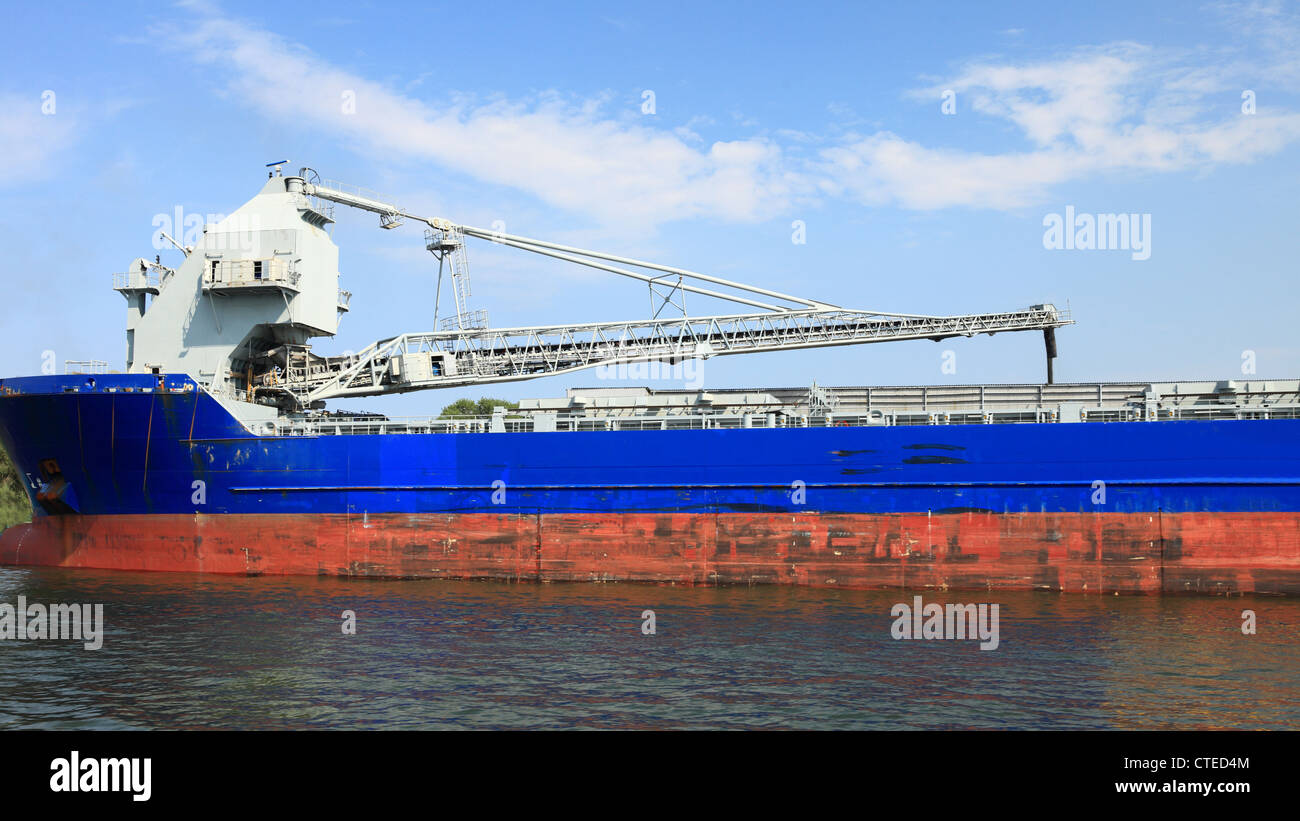 Coal boats loading hi-res stock photography and images - Alamy