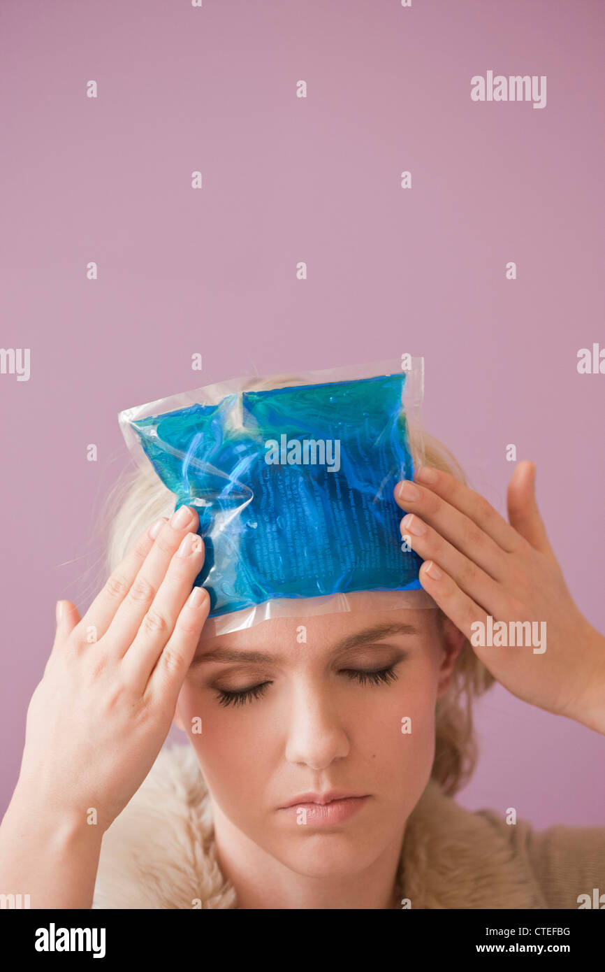 Woman ice pack head hi-res stock photography and images - Alamy