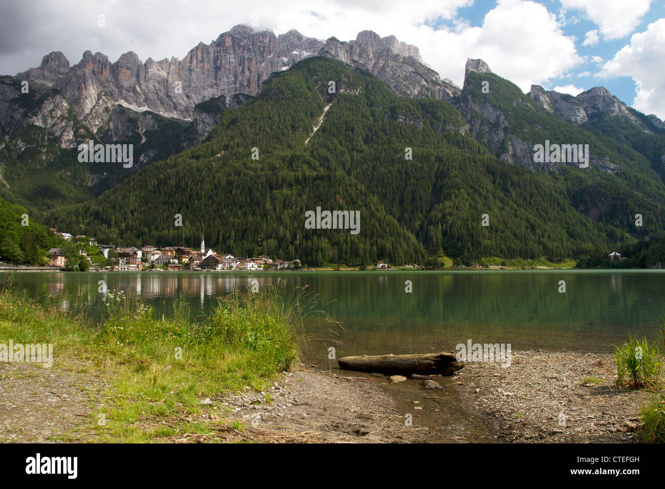Iron mountain lake hi-res stock photography and images - Alamy