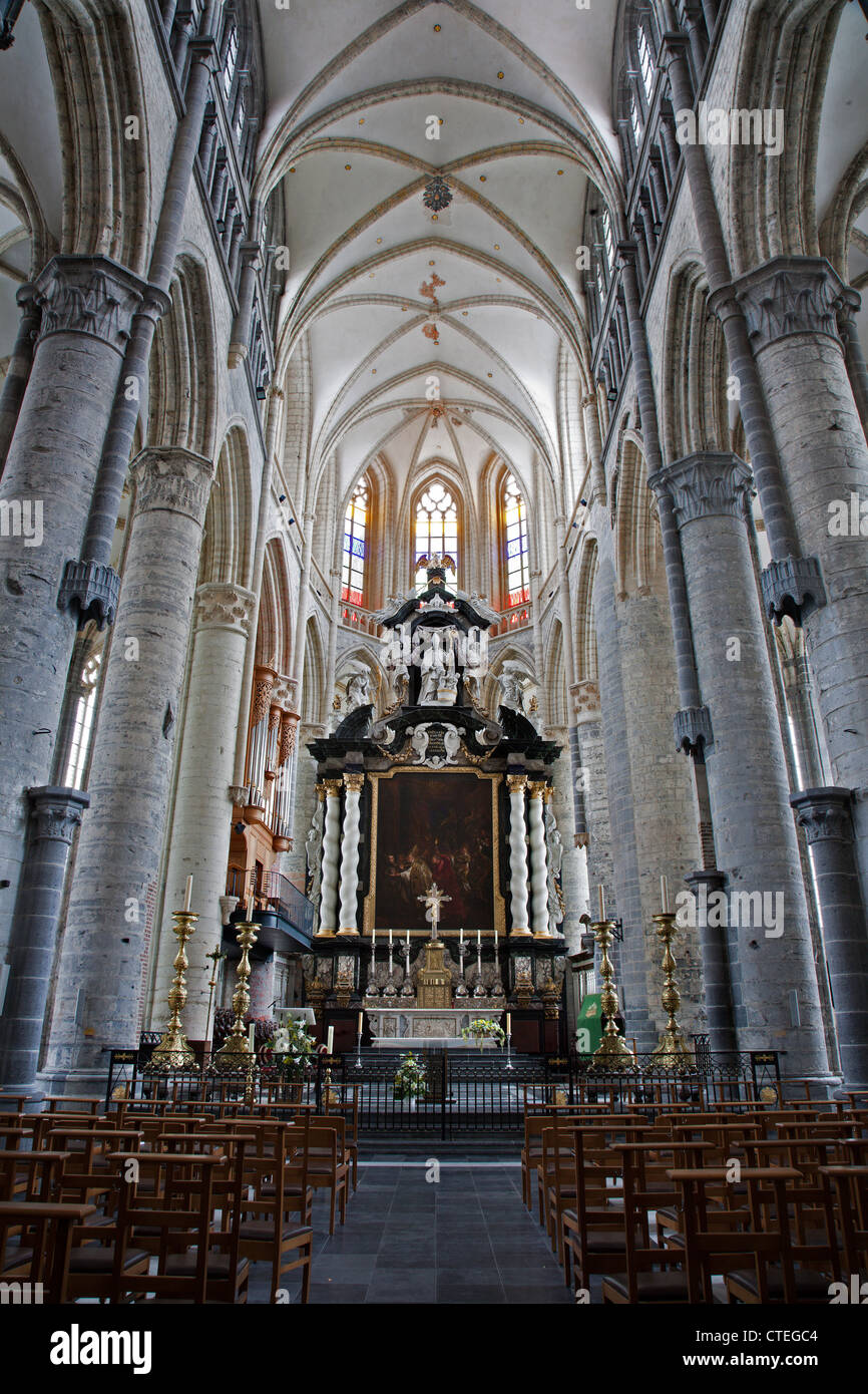 Gothic church interior hi-res stock photography and images - Alamy