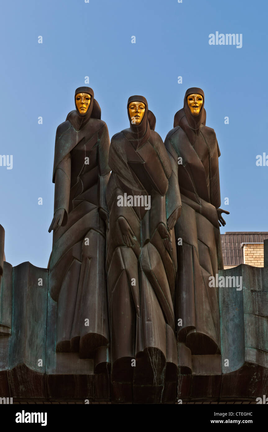 Three muses hi-res stock photography and images - Alamy