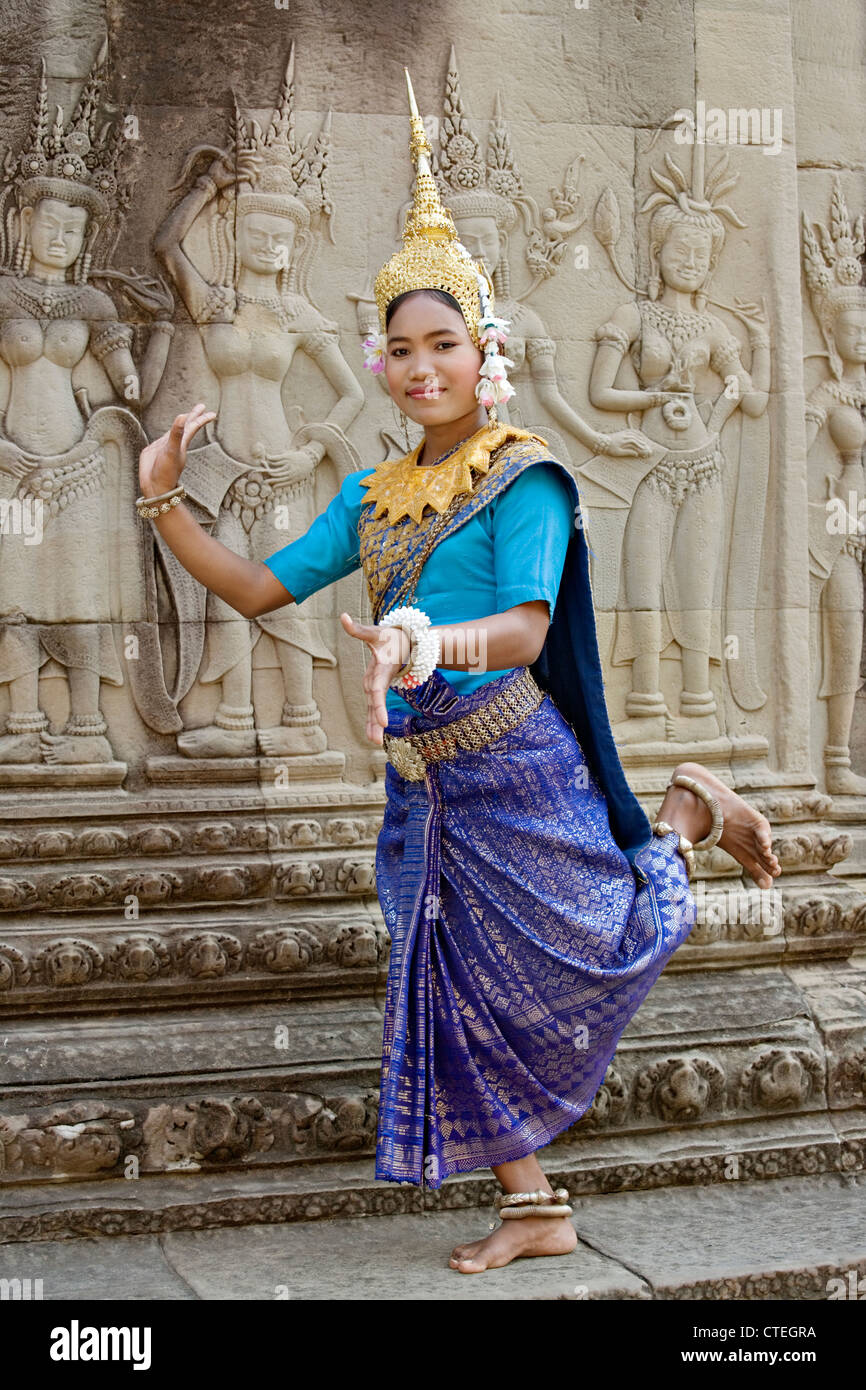 Beautiful Cambodian dancer at Angkor Wat in northern Cambodia Stock ...