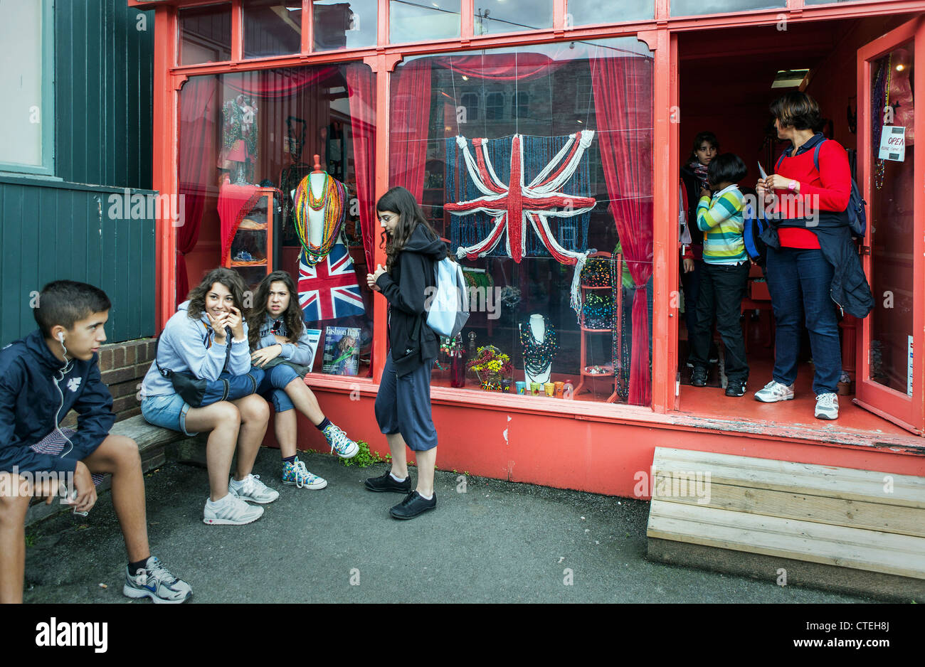 Union jack flags in a window hi-res stock photography and images - Alamy