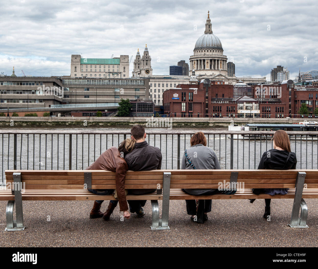 South bank london uk bench hi-res stock photography and images - Alamy