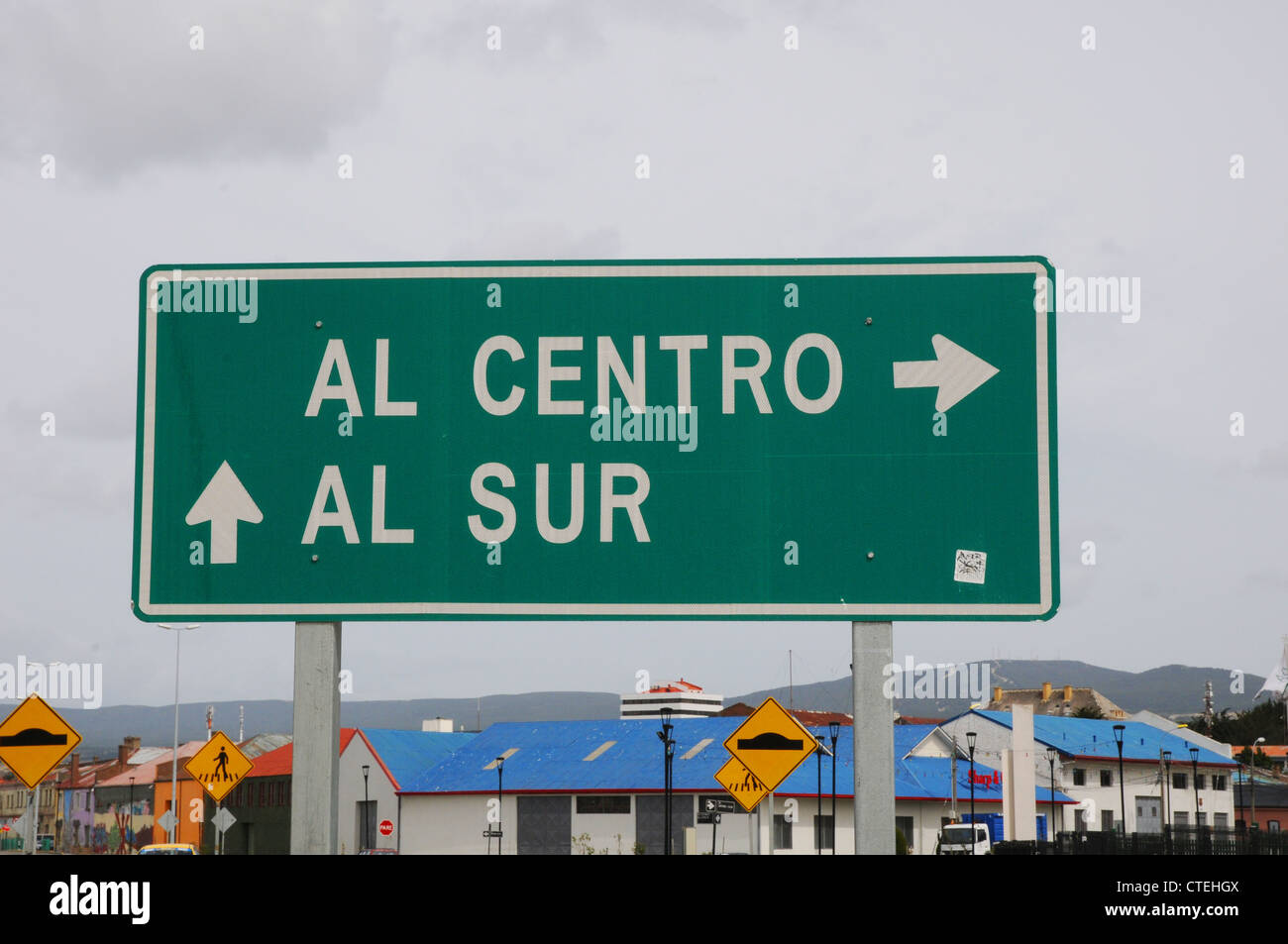 Al Centro, Al Sur, sign, roadside, Punta Arenas, Chile Stock Photo - Alamy