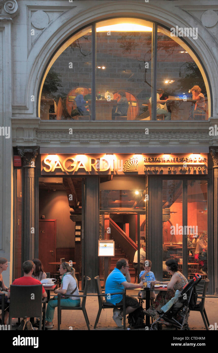 Spain, Valencia, restaurant, people, nightlife Stock Photo - Alamy